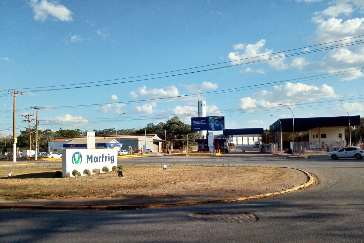 Marfrig lucra R$ 85 mi (13%) e Ebitda sobe 15% no 2T25 | InvestNews