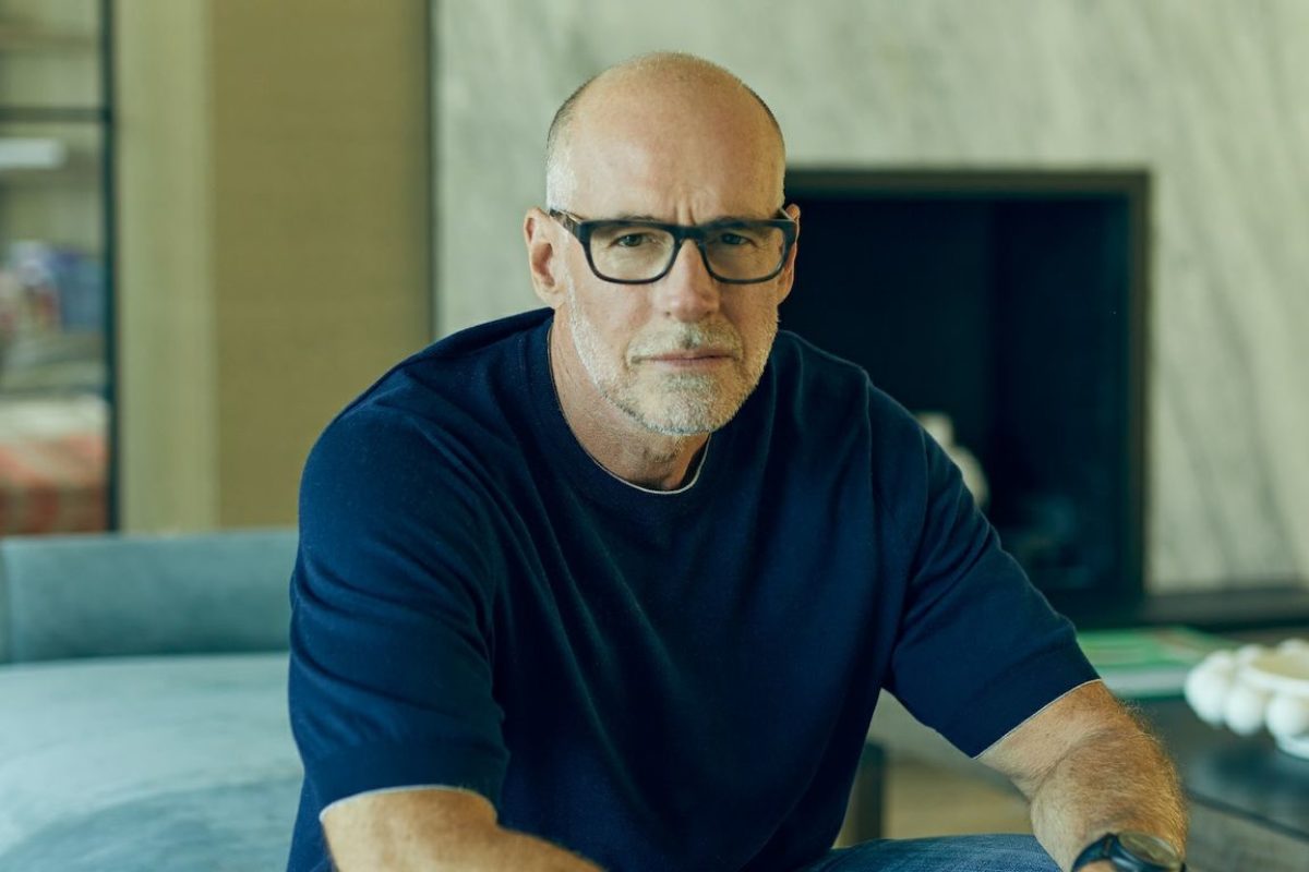 Scott Galloway doa US$ 12 milhões para bolsas a alunos 'não ...