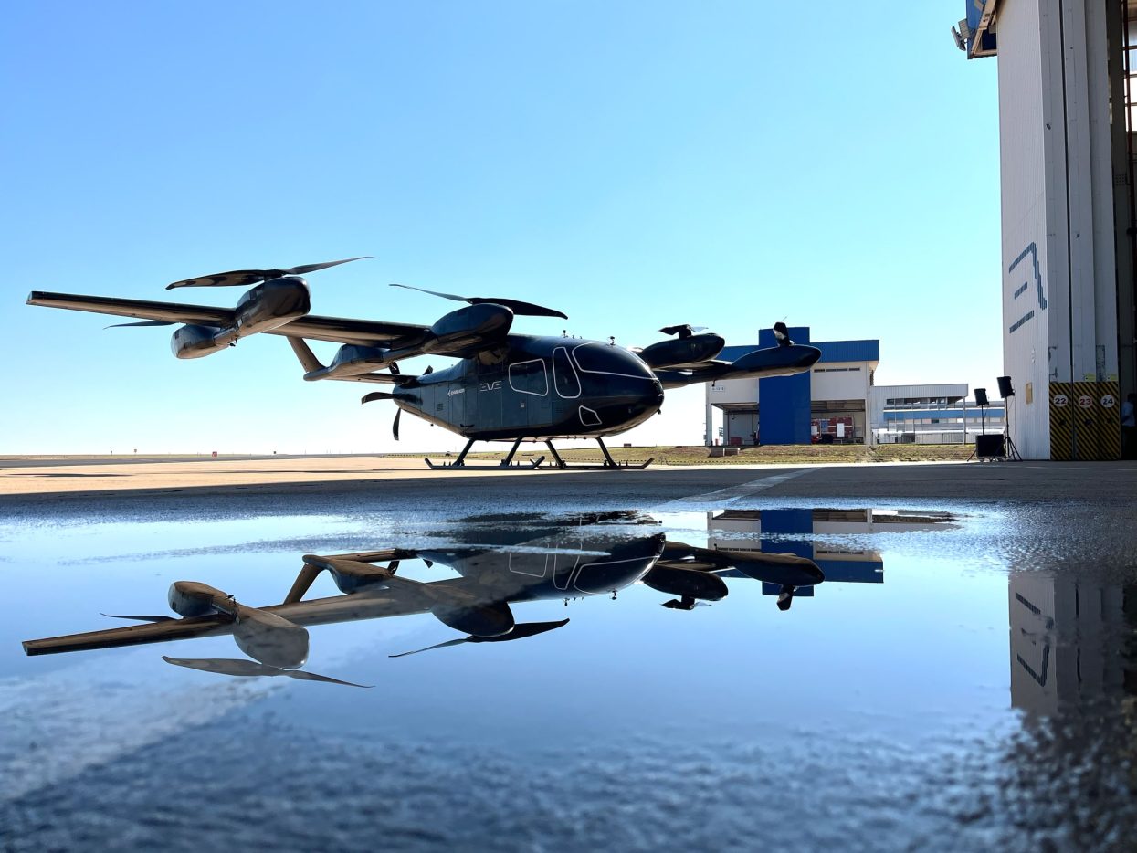 Eve, da Embraer, assina acordo para vender até 50 eVTOLs na Costa Rica